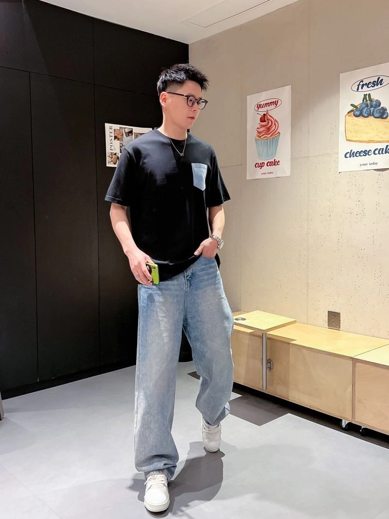 Low-cost Louis Vuitton T-Shirts