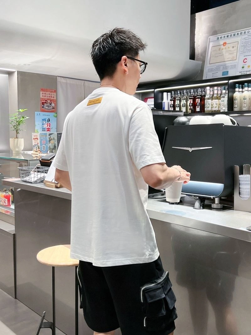 Bargain Louis Vuitton T-Shirts