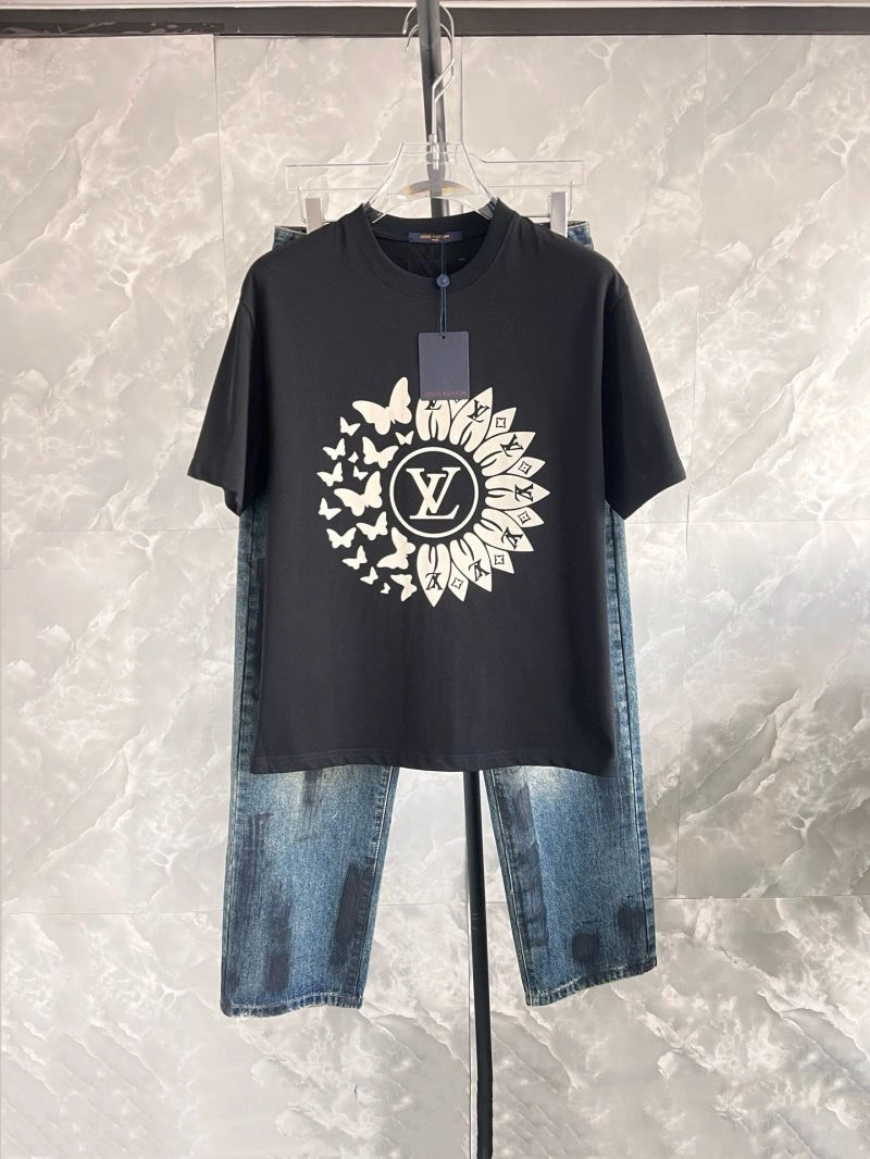 Indistinguishable Louis Vuitton T-Shirts