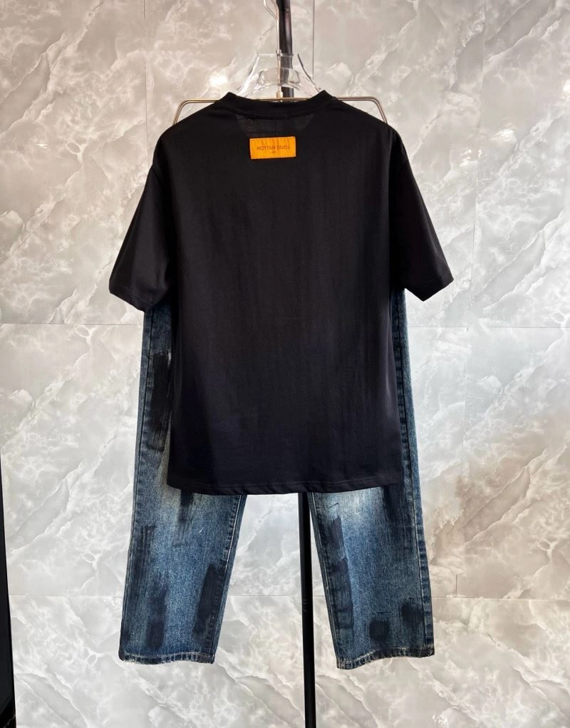 Indistinguishable Louis Vuitton T-Shirts