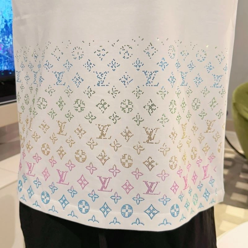 Accurate model Louis Vuitton T-Shirts