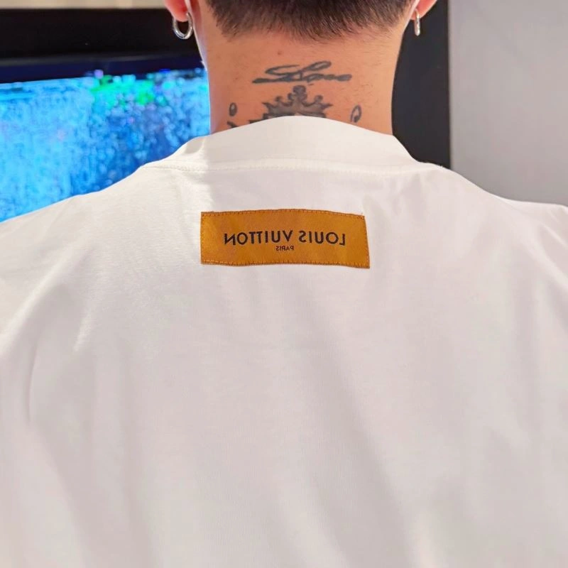 Accurate model Louis Vuitton T-Shirts