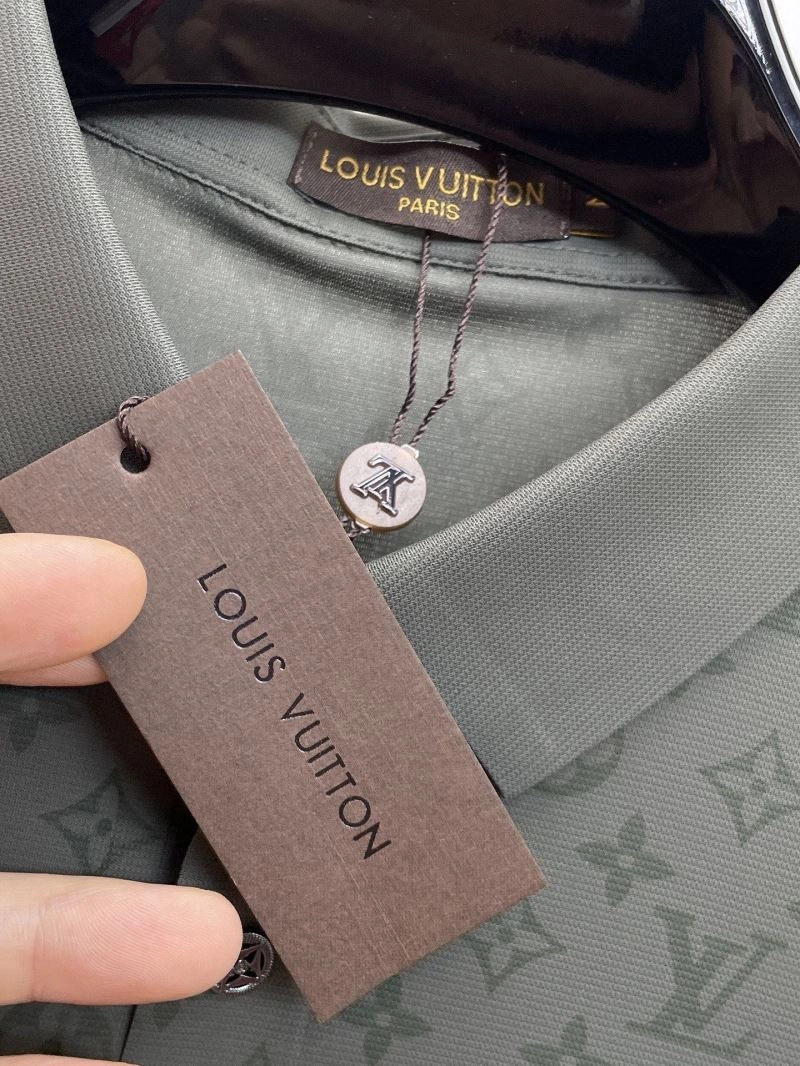 Accurate model Louis Vuitton T-Shirts