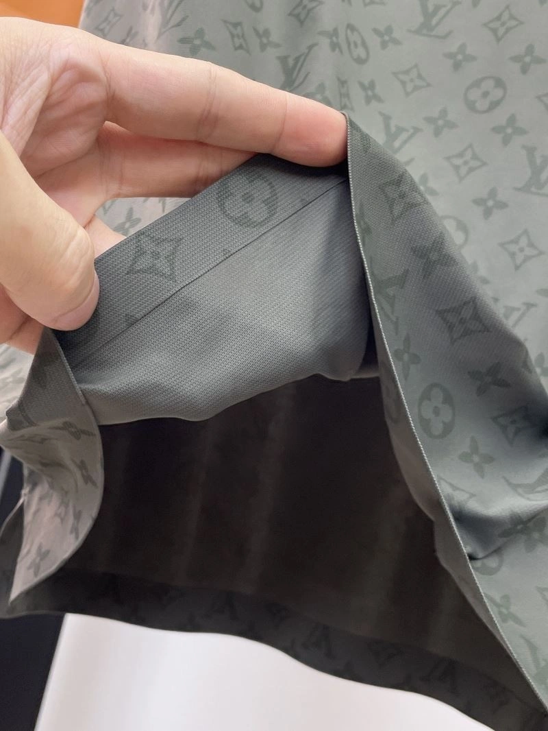 Accurate model Louis Vuitton T-Shirts