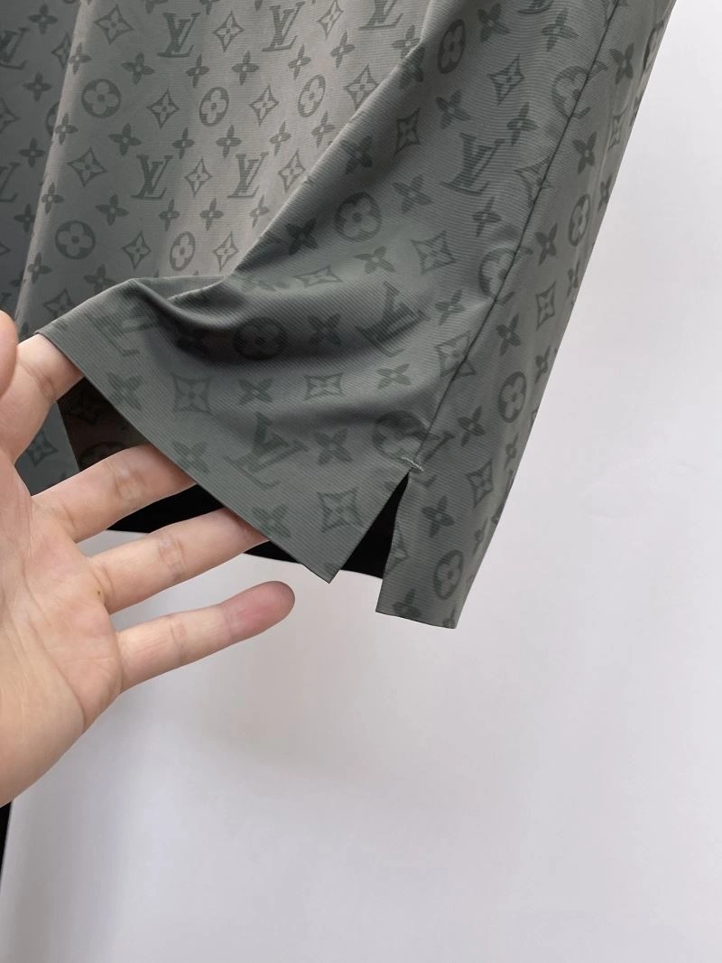 Accurate model Louis Vuitton T-Shirts