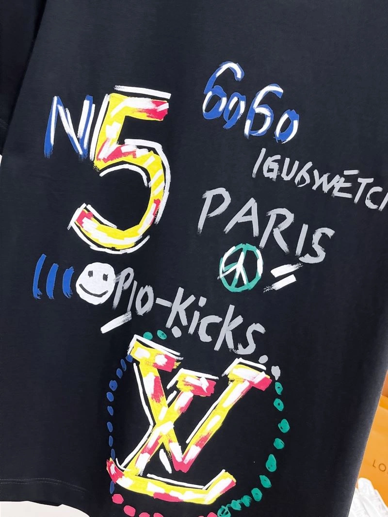 Accurate model Louis Vuitton T-Shirts