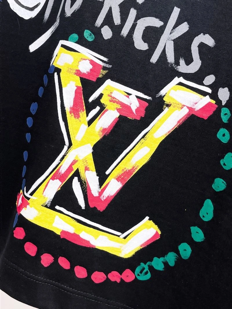 Accurate model Louis Vuitton T-Shirts