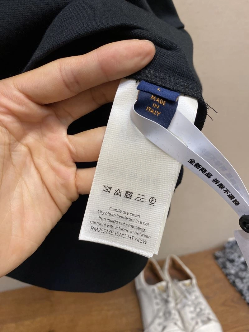 Indistinguishable Louis Vuitton T-Shirts