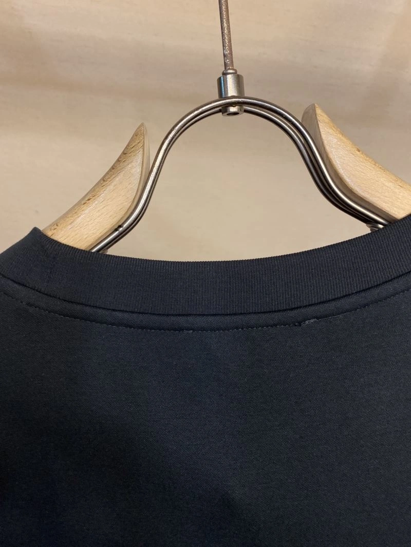 Indistinguishable Louis Vuitton T-Shirts