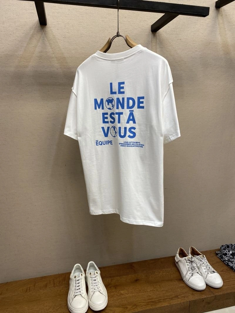 Accurate model Louis Vuitton T-Shirts