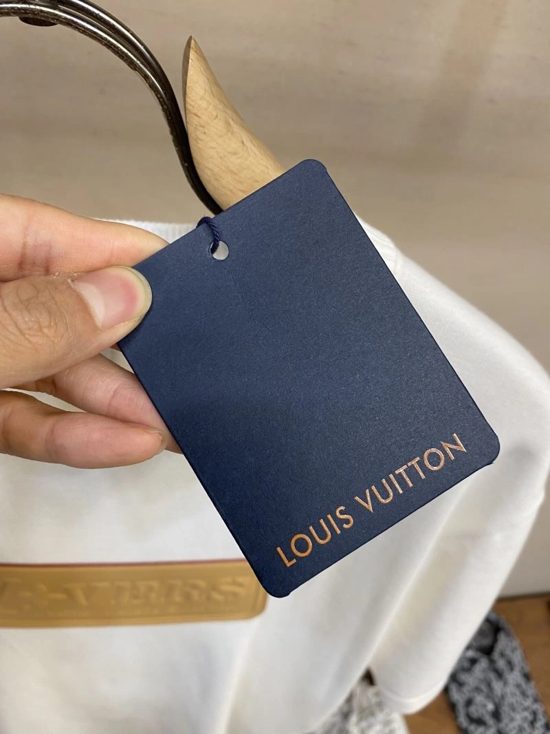 Accurate model Louis Vuitton T-Shirts