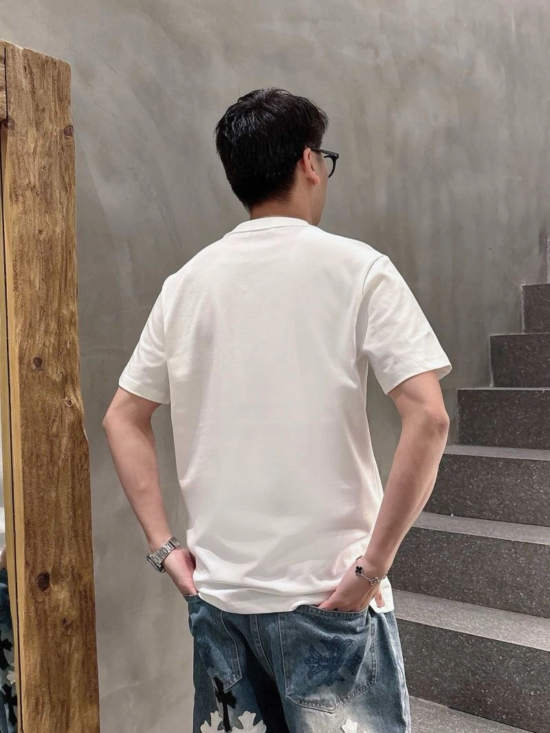 Accurate model Louis Vuitton T-Shirts