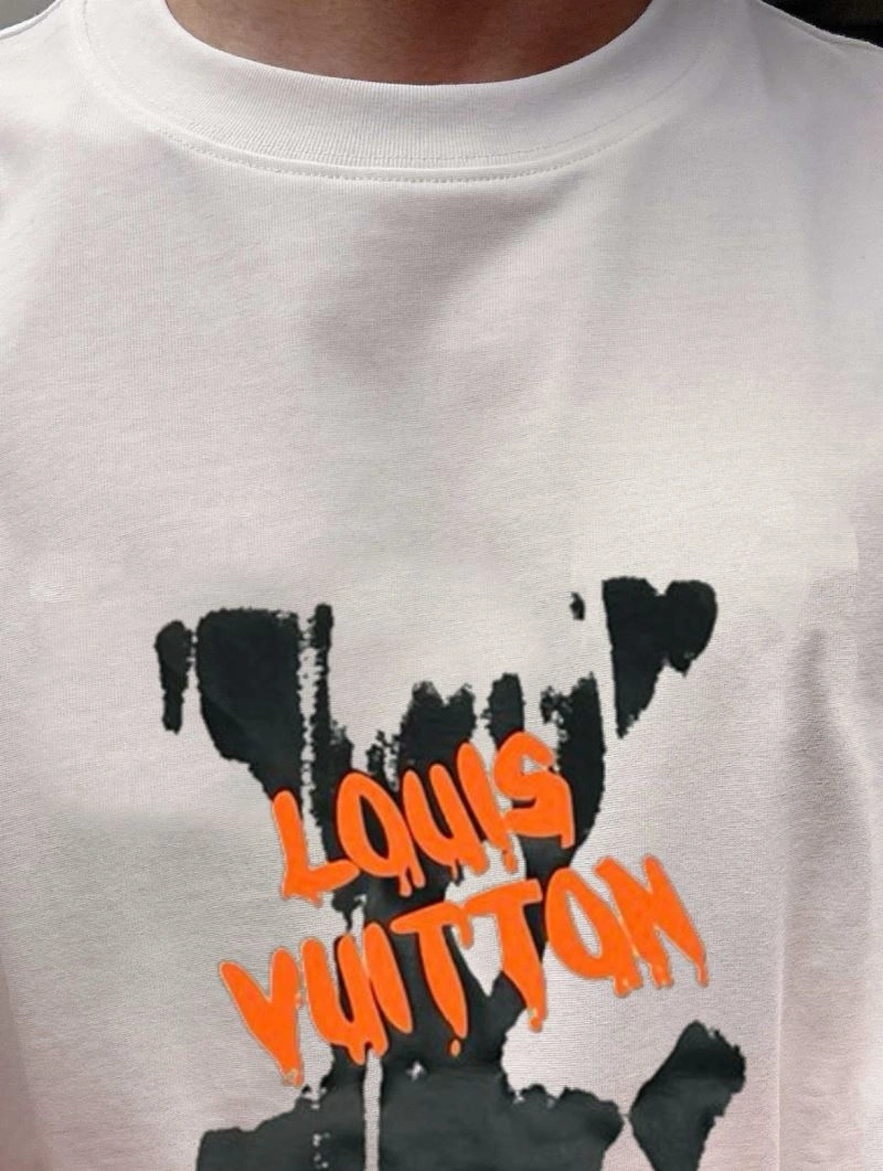 Accurate model Louis Vuitton T-Shirts
