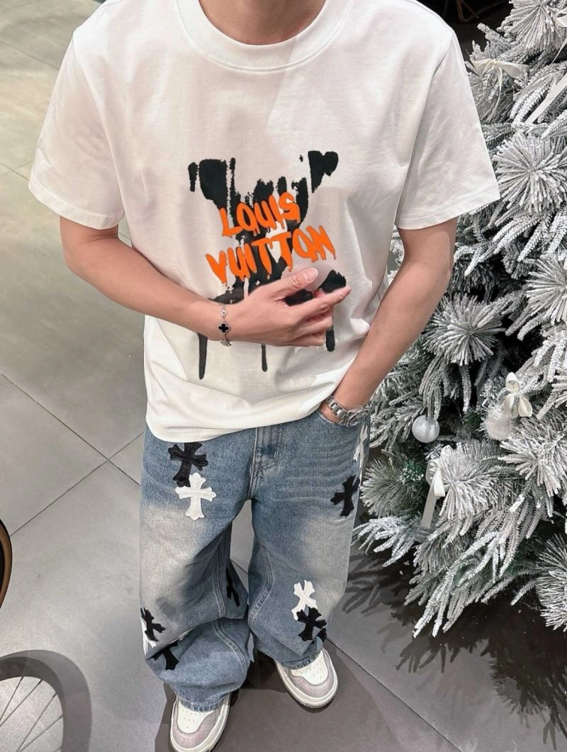 Accurate model Louis Vuitton T-Shirts