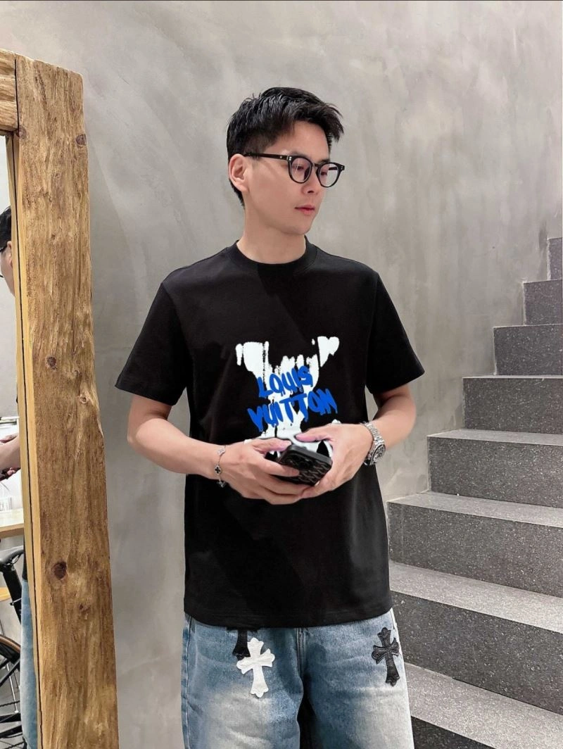 Indistinguishable Louis Vuitton T-Shirts