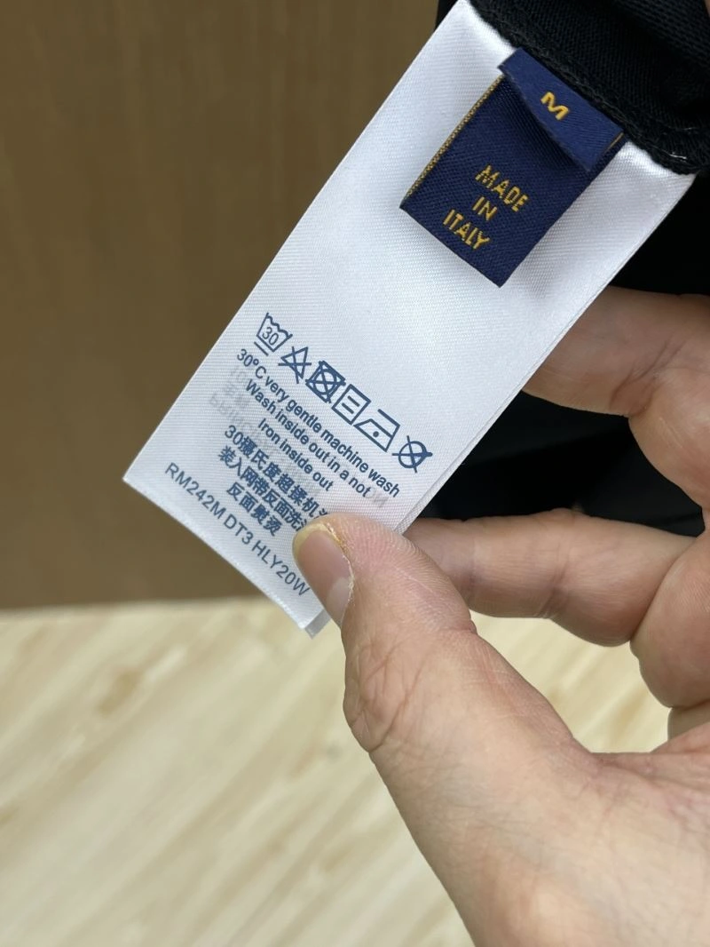 Precise copy Louis Vuitton T-Shirts