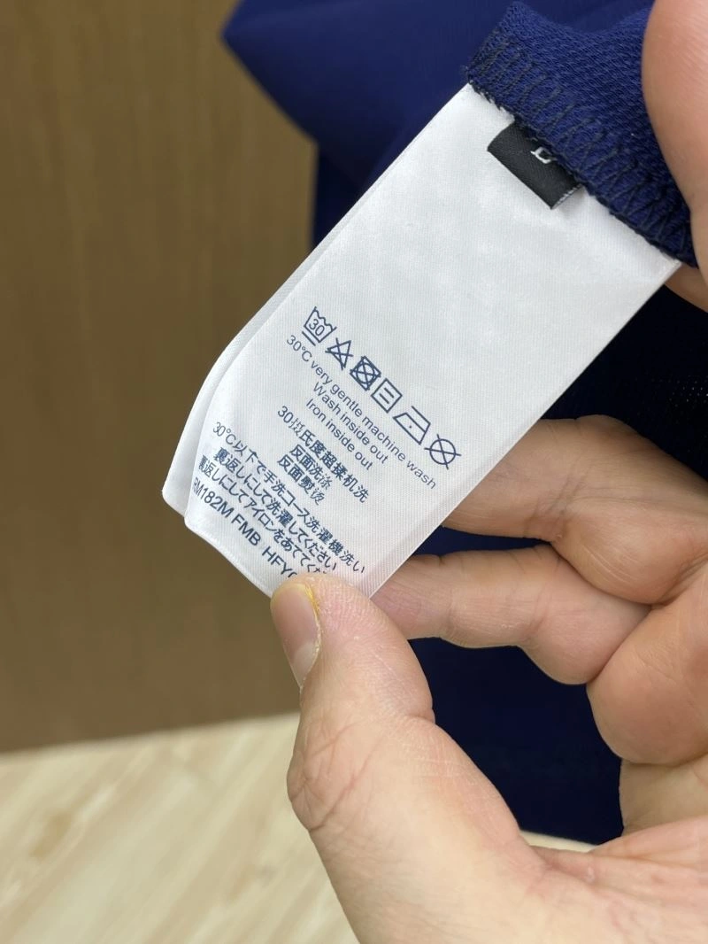 Exact replica Louis Vuitton T-Shirts