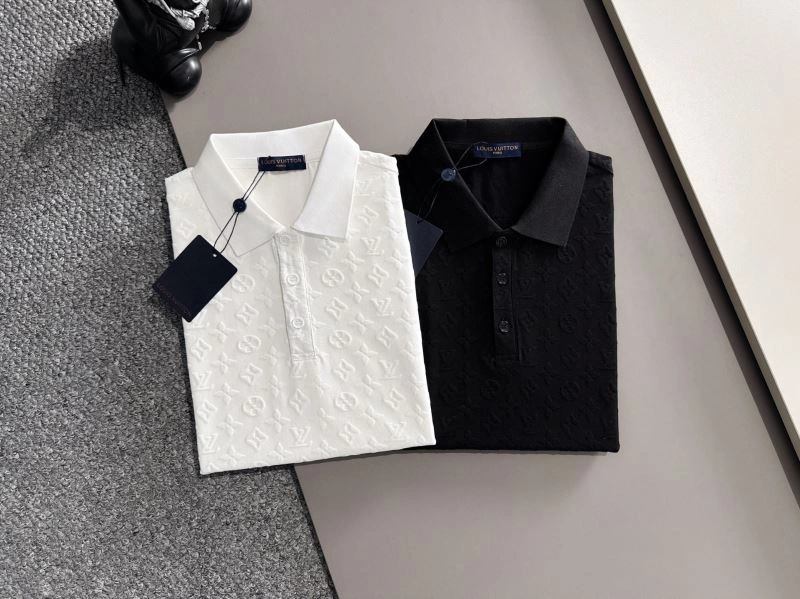 Accurate model Louis Vuitton T-Shirts