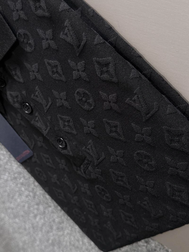 Accurate model Louis Vuitton T-Shirts