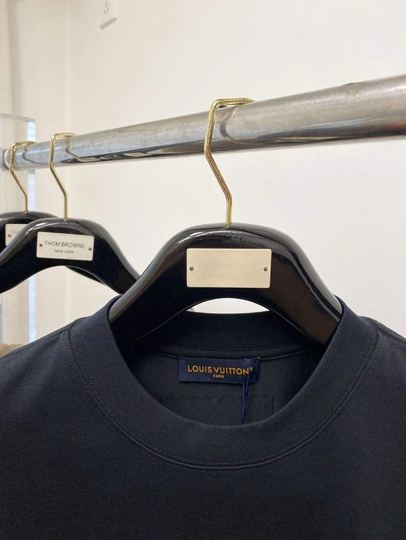 Exact replica Louis Vuitton T-Shirts