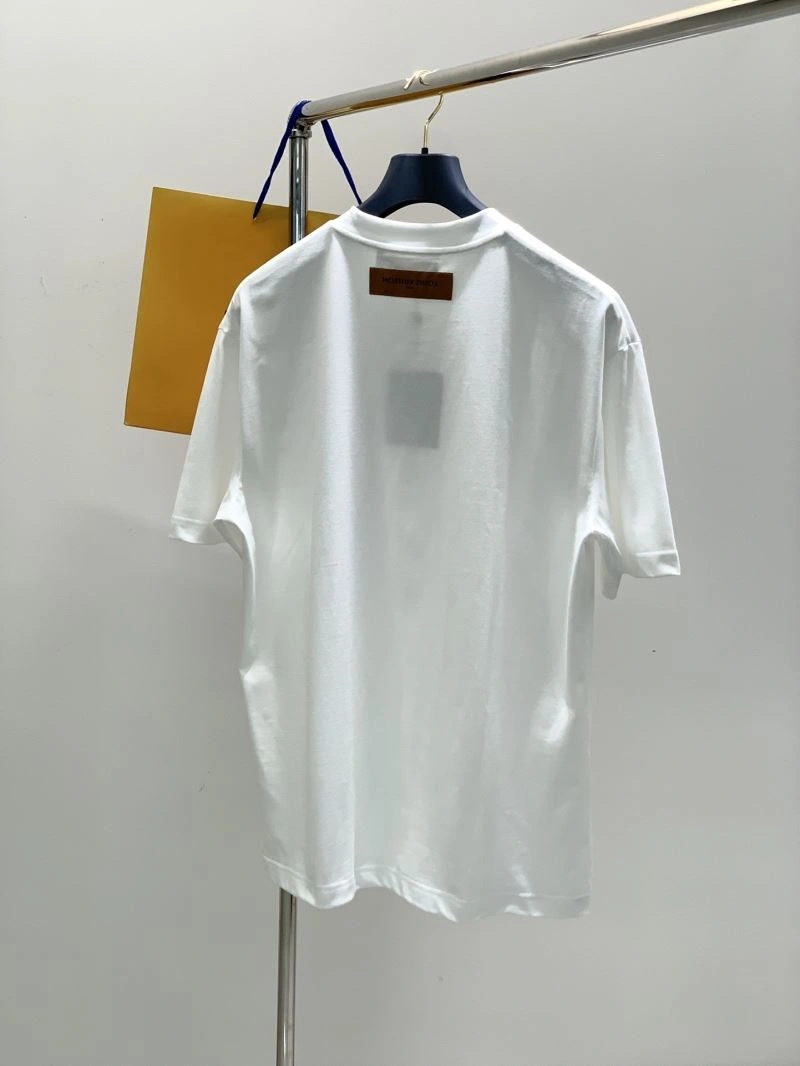Accurate model Louis Vuitton T-Shirts