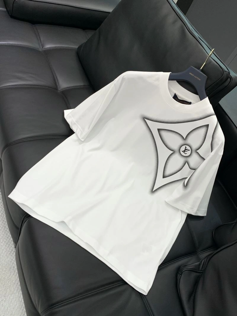 Accurate model Louis Vuitton T-Shirts