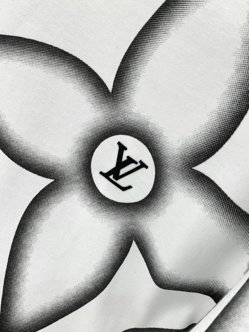 Accurate model Louis Vuitton T-Shirts