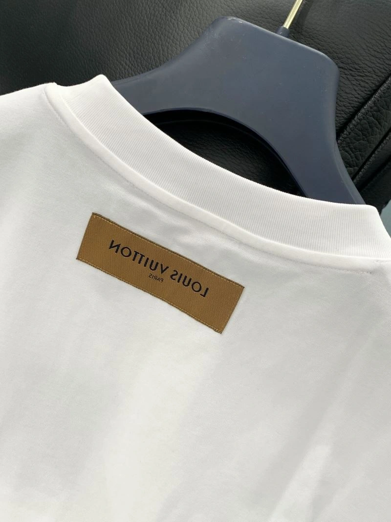 Accurate model Louis Vuitton T-Shirts