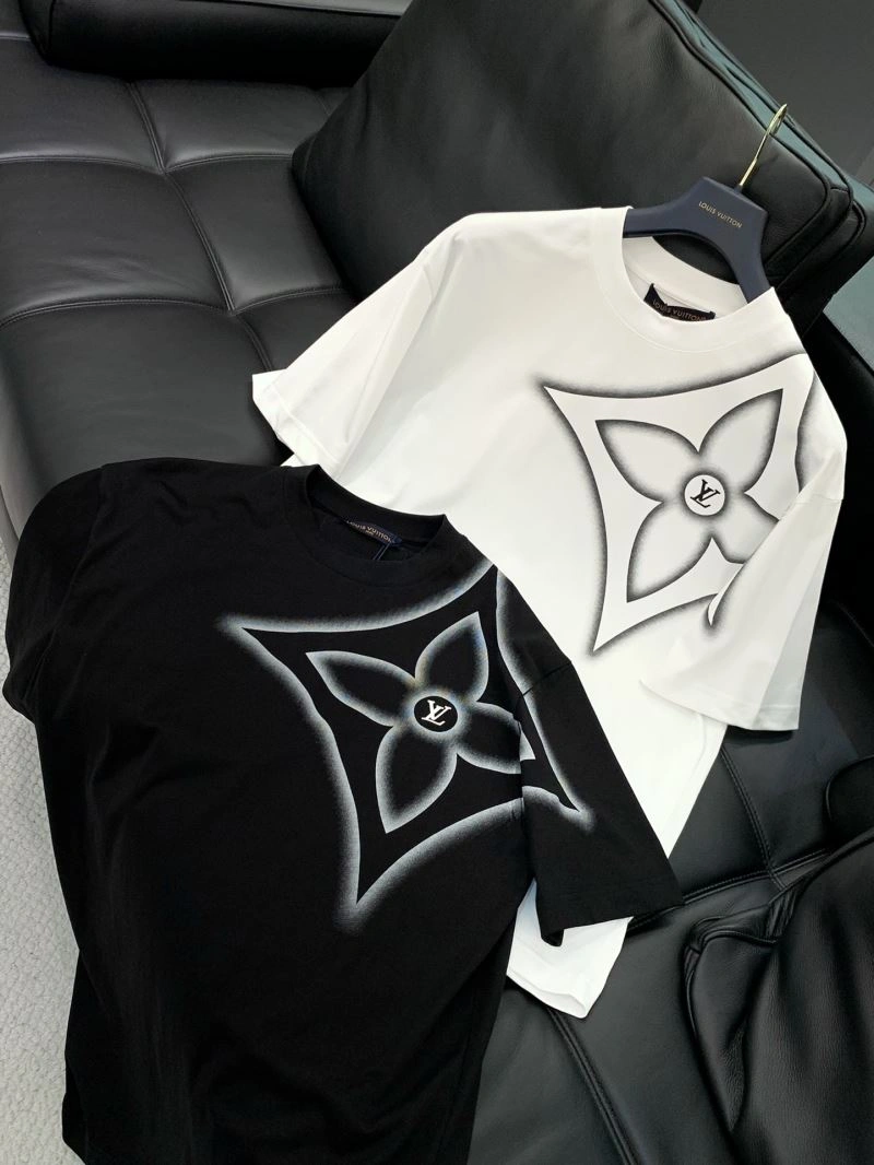Accurate model Louis Vuitton T-Shirts