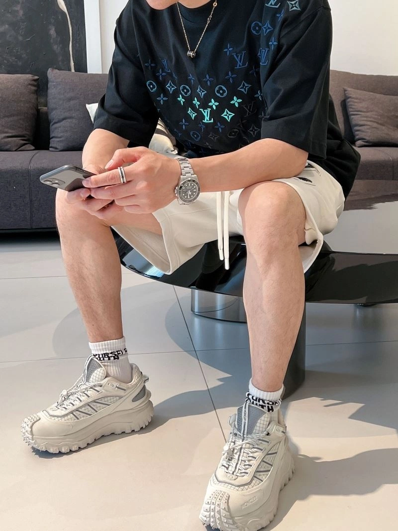 Accurate model Louis Vuitton T-Shirts