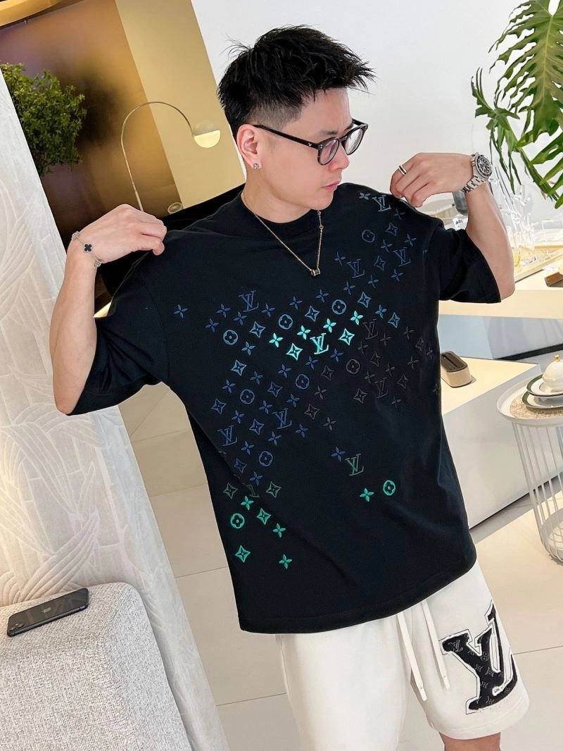 Accurate model Louis Vuitton T-Shirts