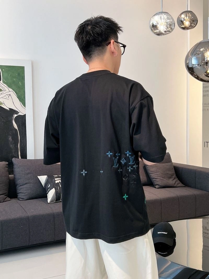Accurate model Louis Vuitton T-Shirts