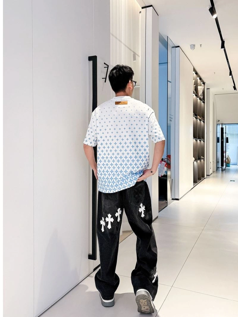 Accurate model Louis Vuitton T-Shirts