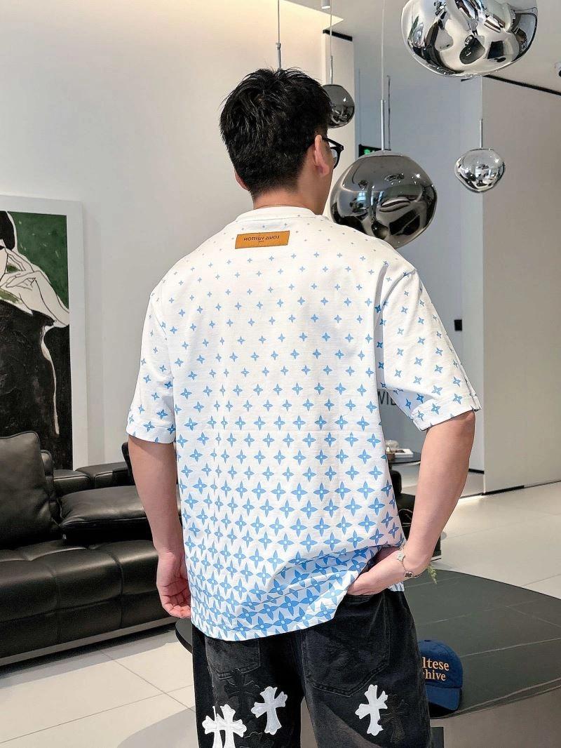 Accurate model Louis Vuitton T-Shirts