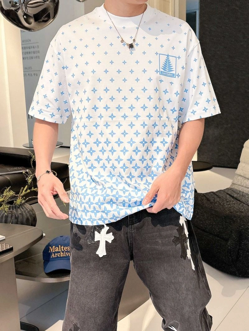 Accurate model Louis Vuitton T-Shirts