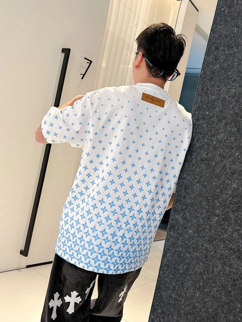 Accurate model Louis Vuitton T-Shirts