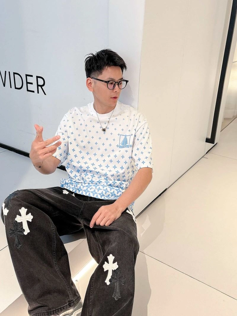 Accurate model Louis Vuitton T-Shirts