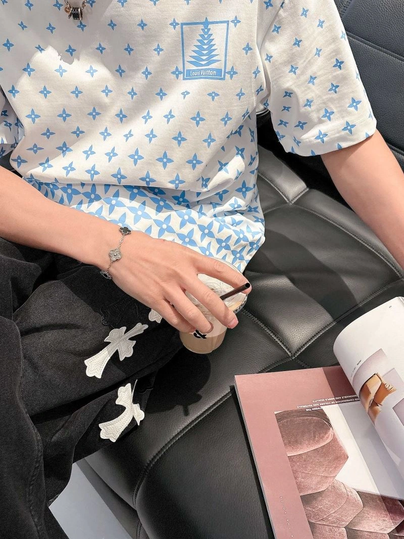 Accurate model Louis Vuitton T-Shirts