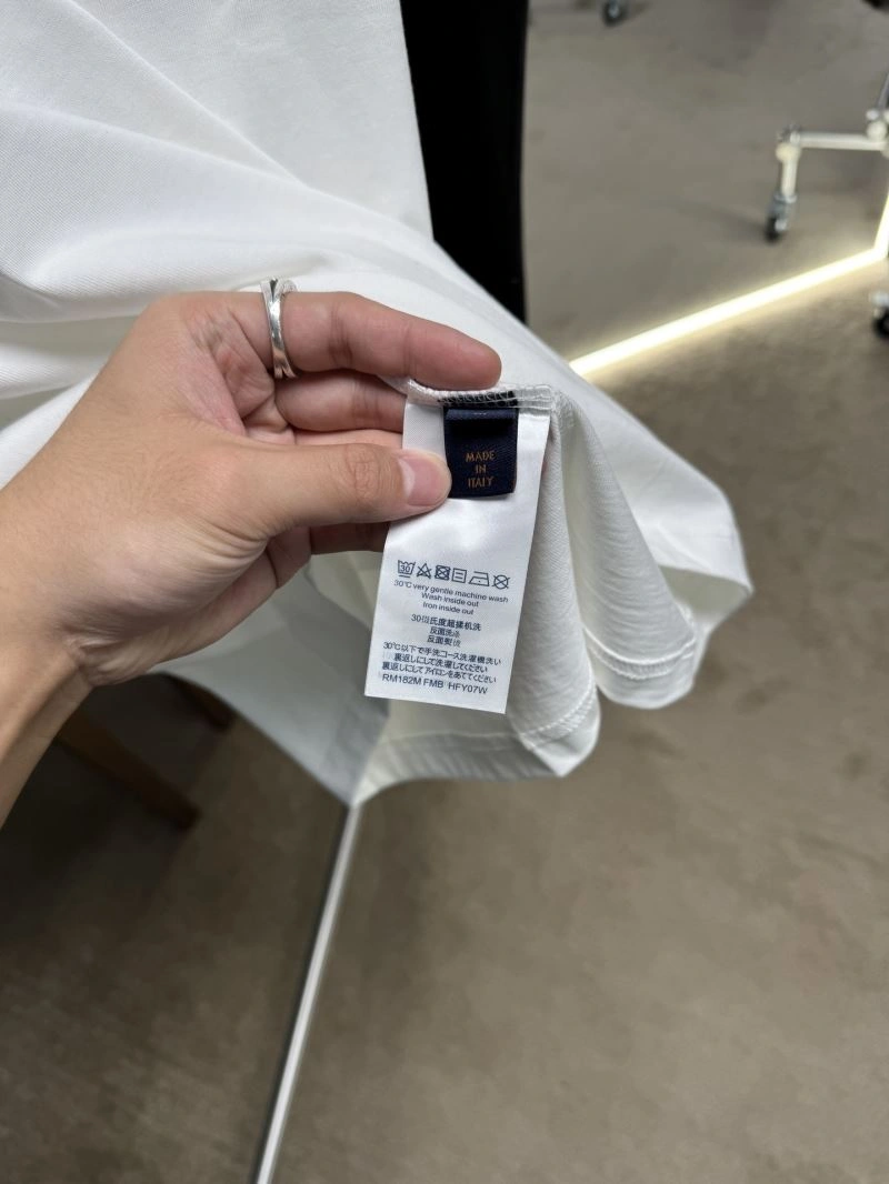 Exact replica Louis Vuitton T-Shirts