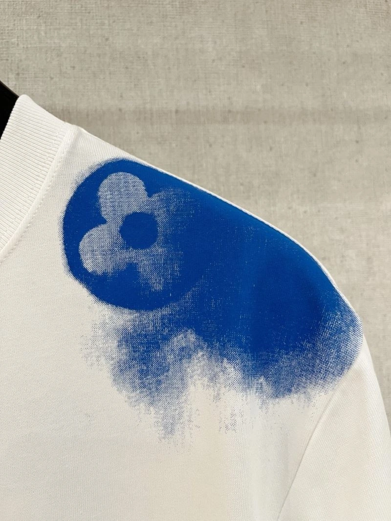 Accurate model Louis Vuitton T-Shirts