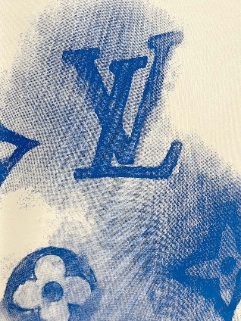 Accurate model Louis Vuitton T-Shirts