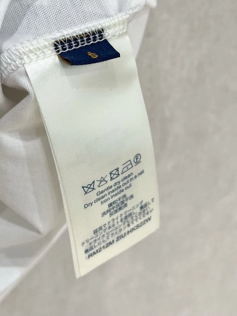 Accurate model Louis Vuitton T-Shirts