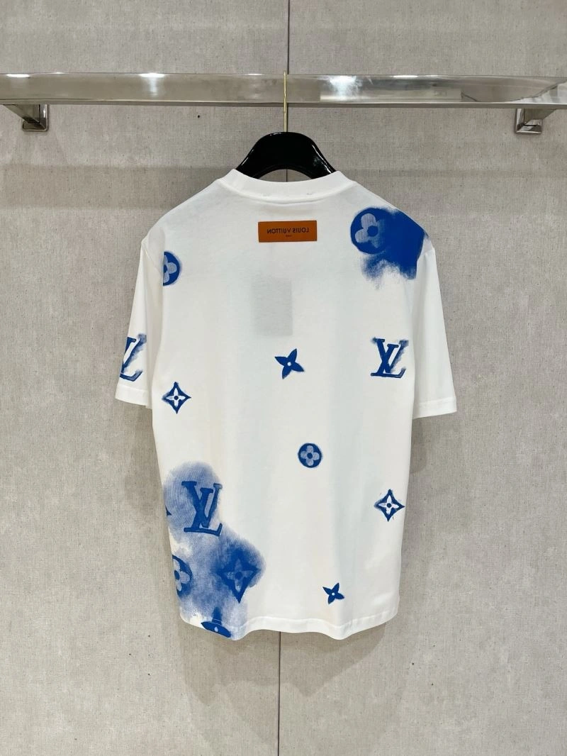 Accurate model Louis Vuitton T-Shirts
