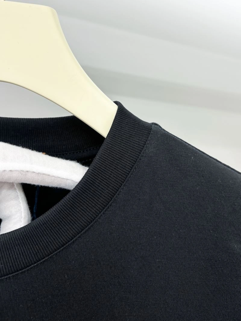 Indistinguishable Louis Vuitton T-Shirts