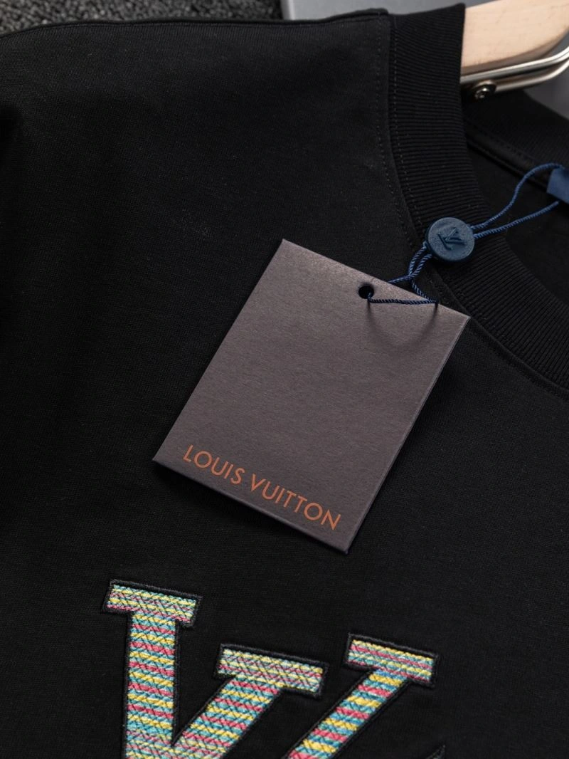 Accurate model Louis Vuitton T-Shirts