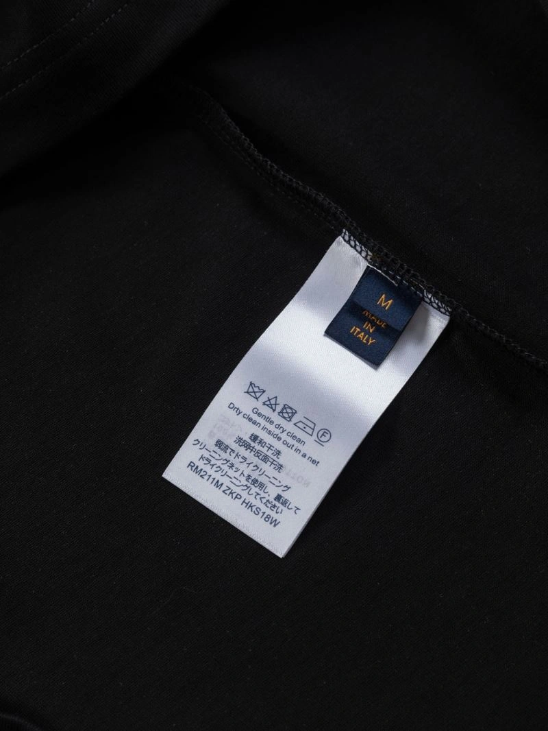 Accurate model Louis Vuitton T-Shirts