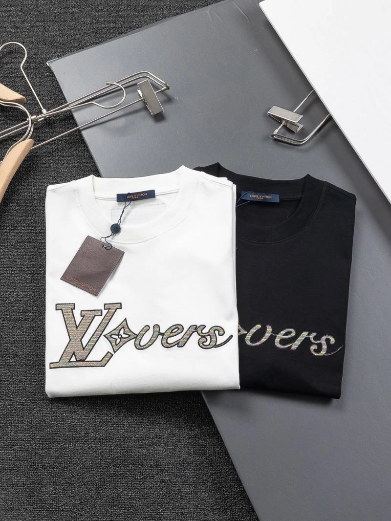 Accurate model Louis Vuitton T-Shirts