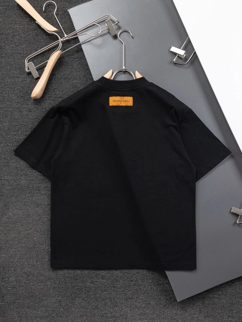 Accurate model Louis Vuitton T-Shirts