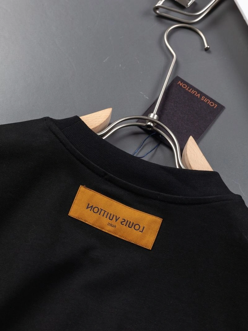 Accurate model Louis Vuitton T-Shirts