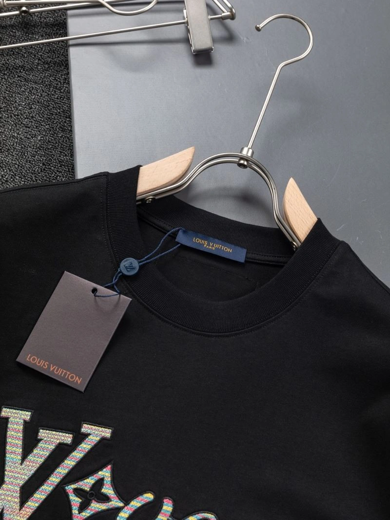 Accurate model Louis Vuitton T-Shirts